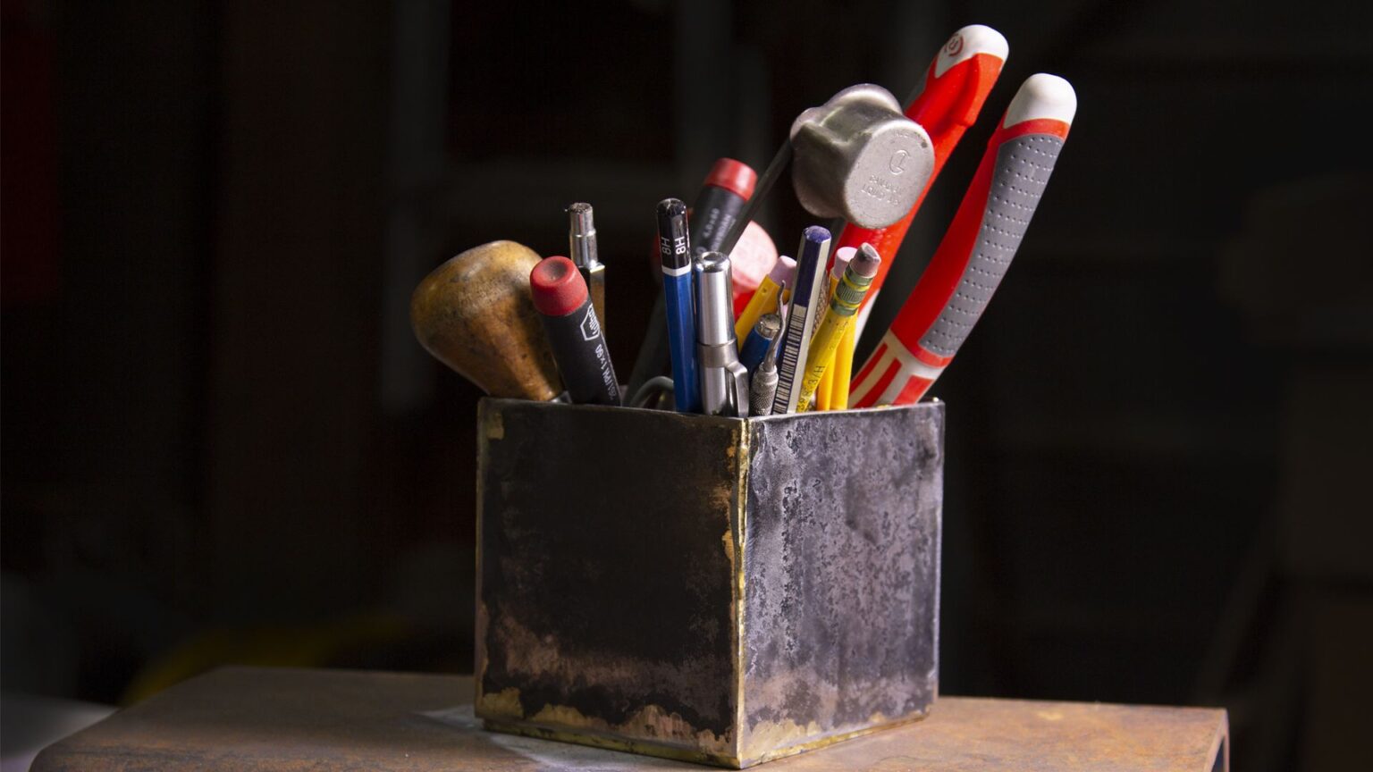 Scrap Metal Junk Holder - Hey Im a Maker